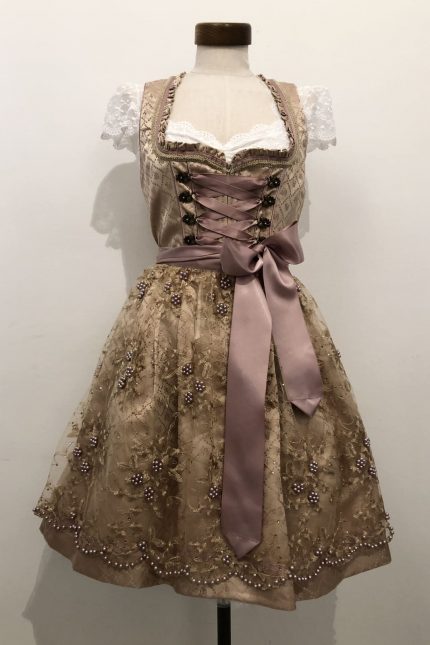 Dirndl & Lederhosen bei Original Salzburger Trachtenoutlet