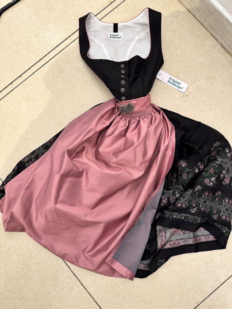 Kurzdirndl Heidi – Original Salzburger Trachtenoutlet